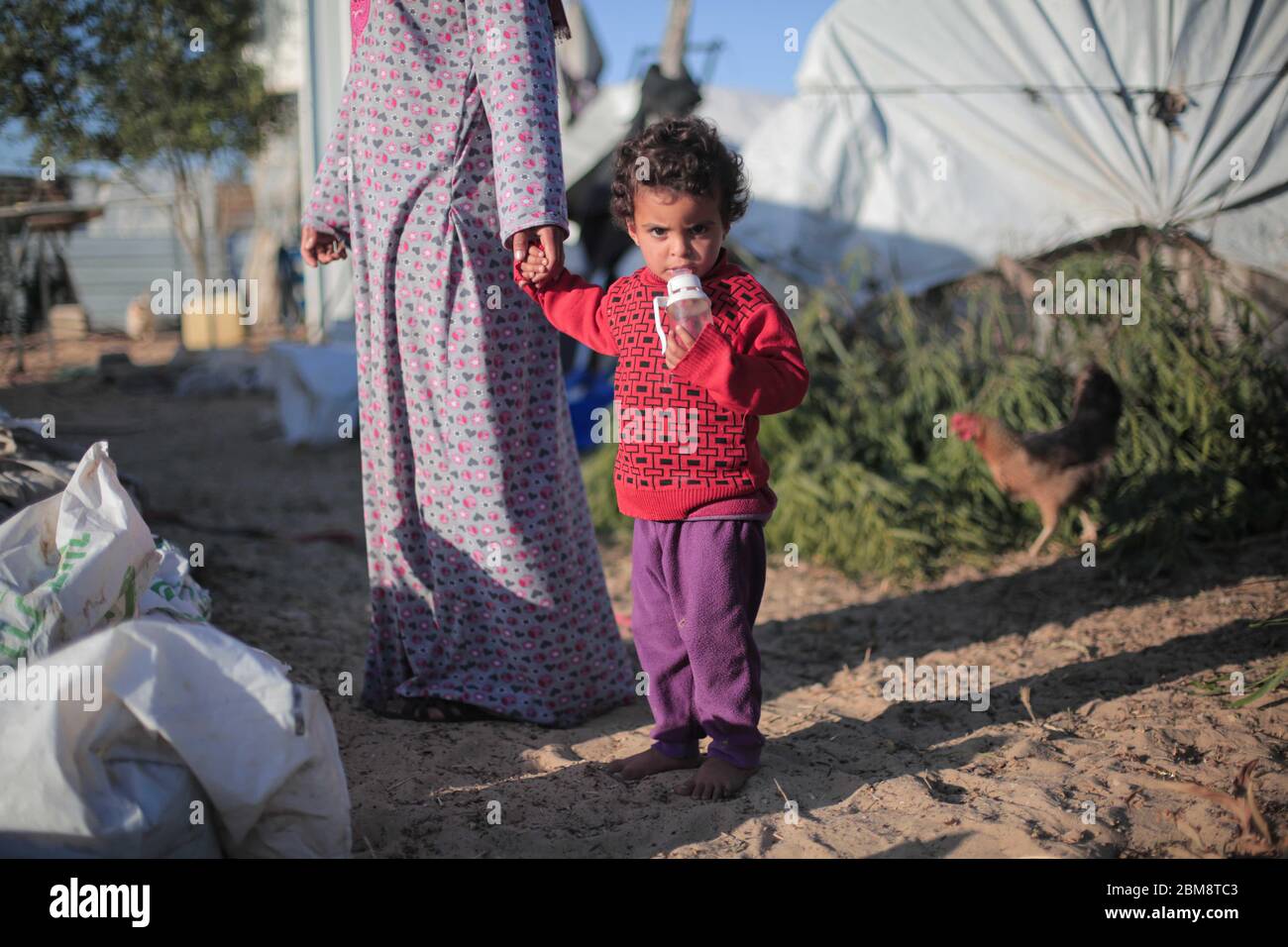 Rafah, The Gaza Strip, Palestine. 7th May, 2020. A Palestinian kid ...
