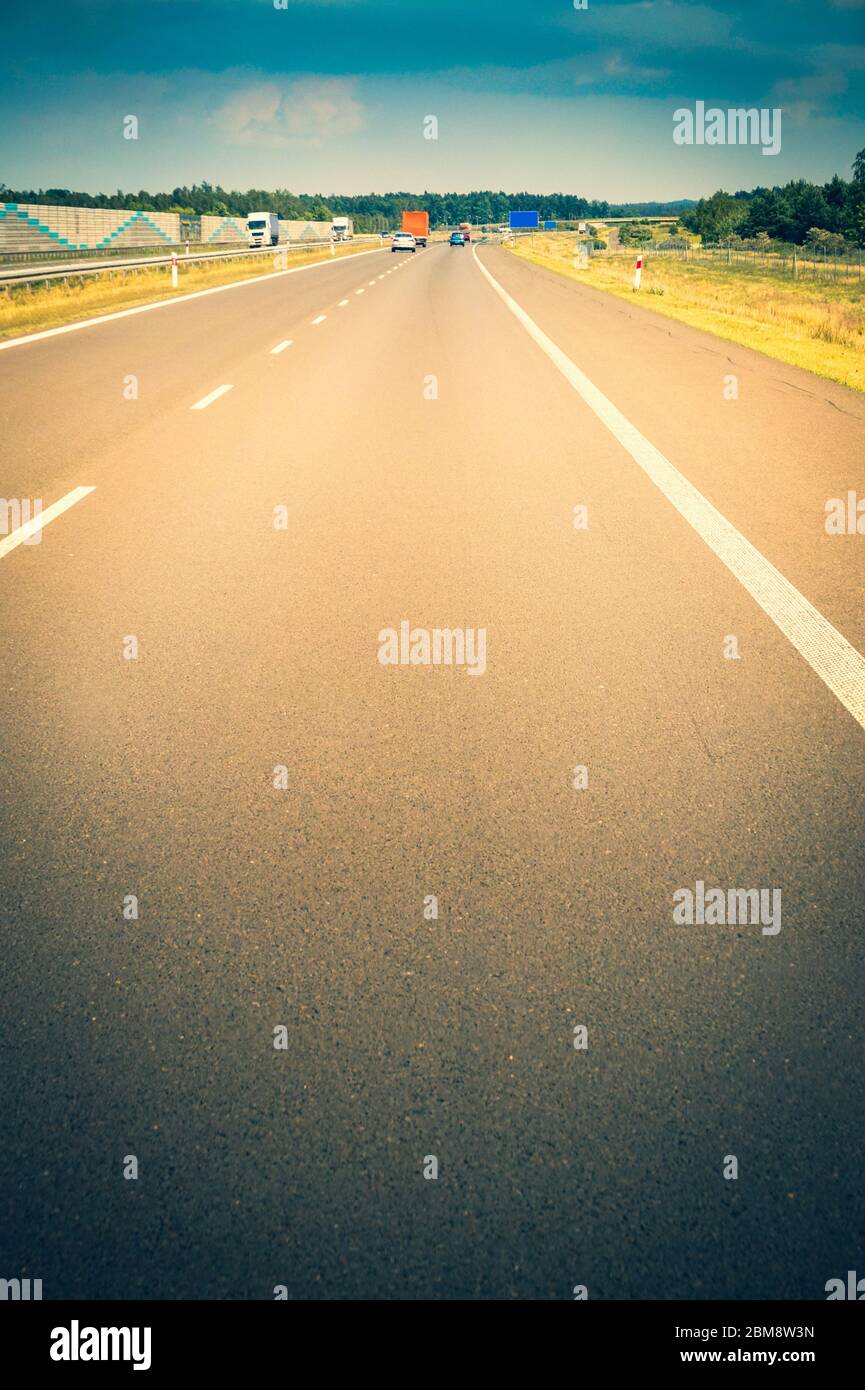 Empty expressway hi-res stock photography and images - Alamy