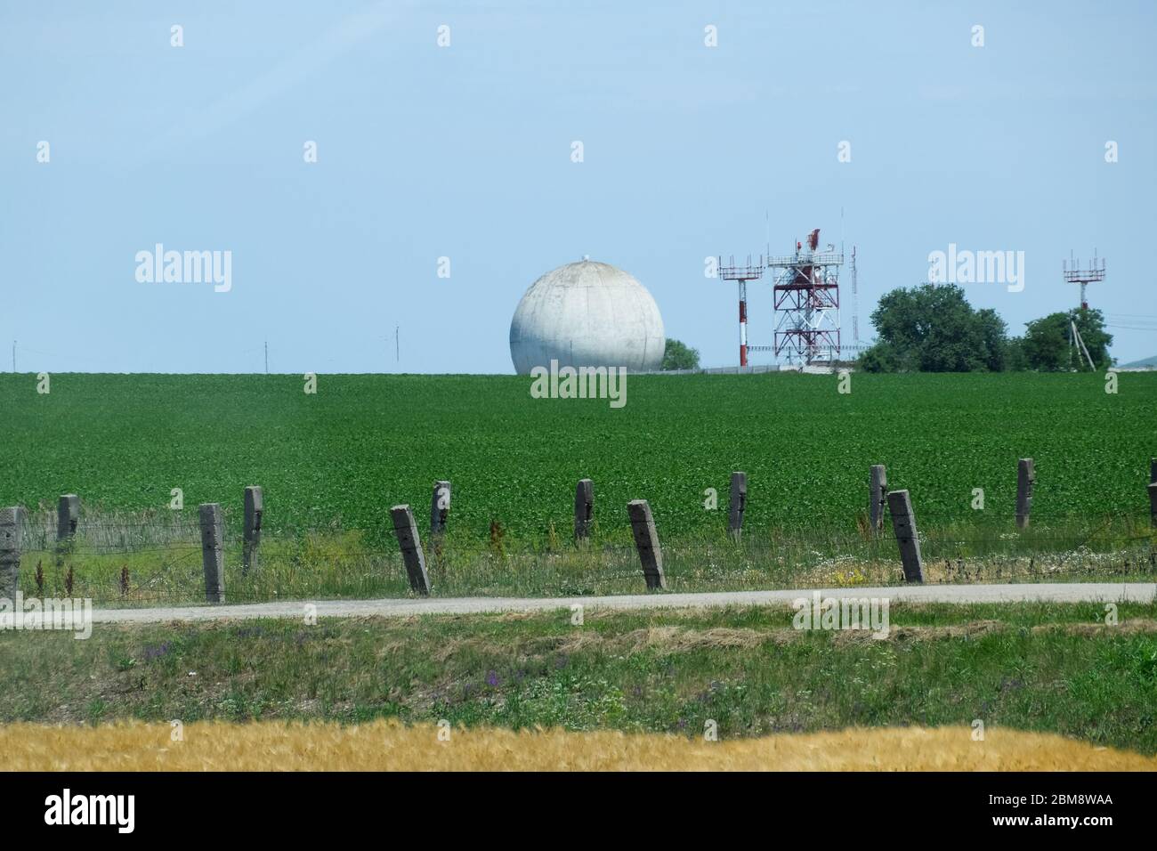 Antenna radome hi-res stock photography and images - Alamy
