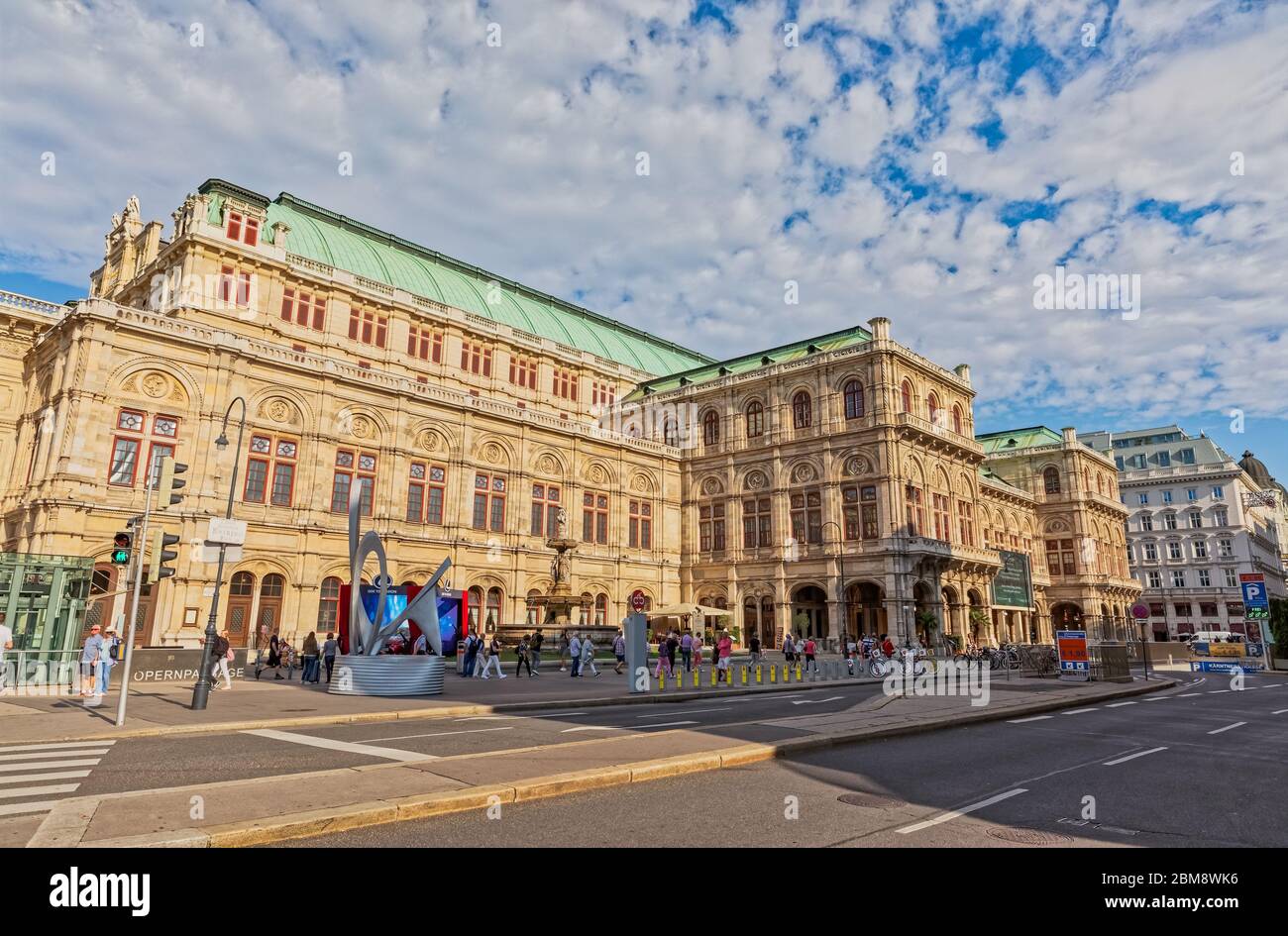 State Opera Wiener Staatsoper building in Wien, Austria Stock Photo - Alamy