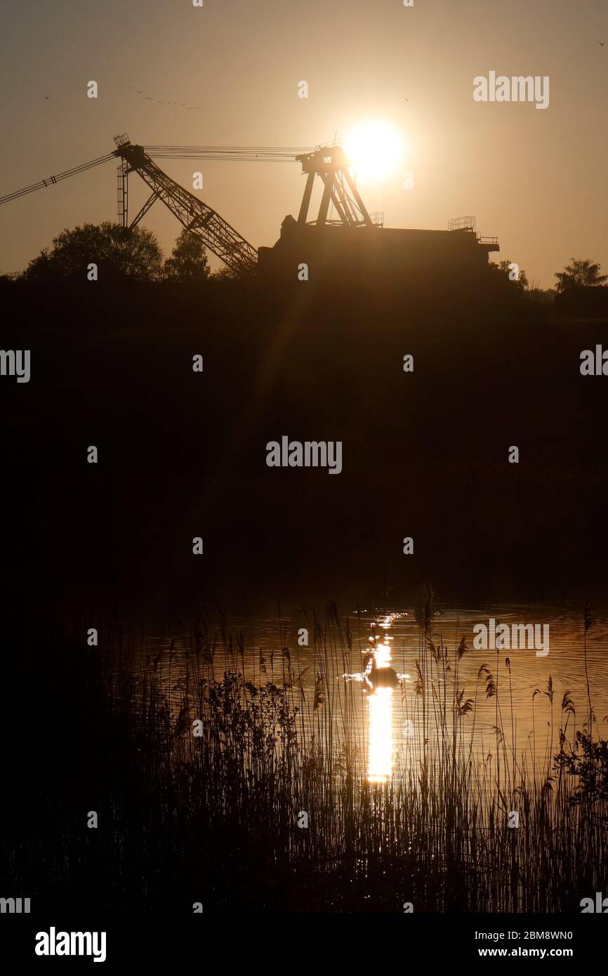Walking dragline silhouette hi-res stock photography and images - Alamy
