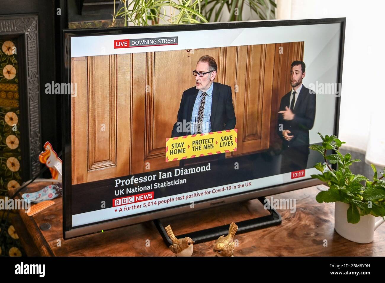 Sir ian diamond hi-res stock photography and images - Alamy