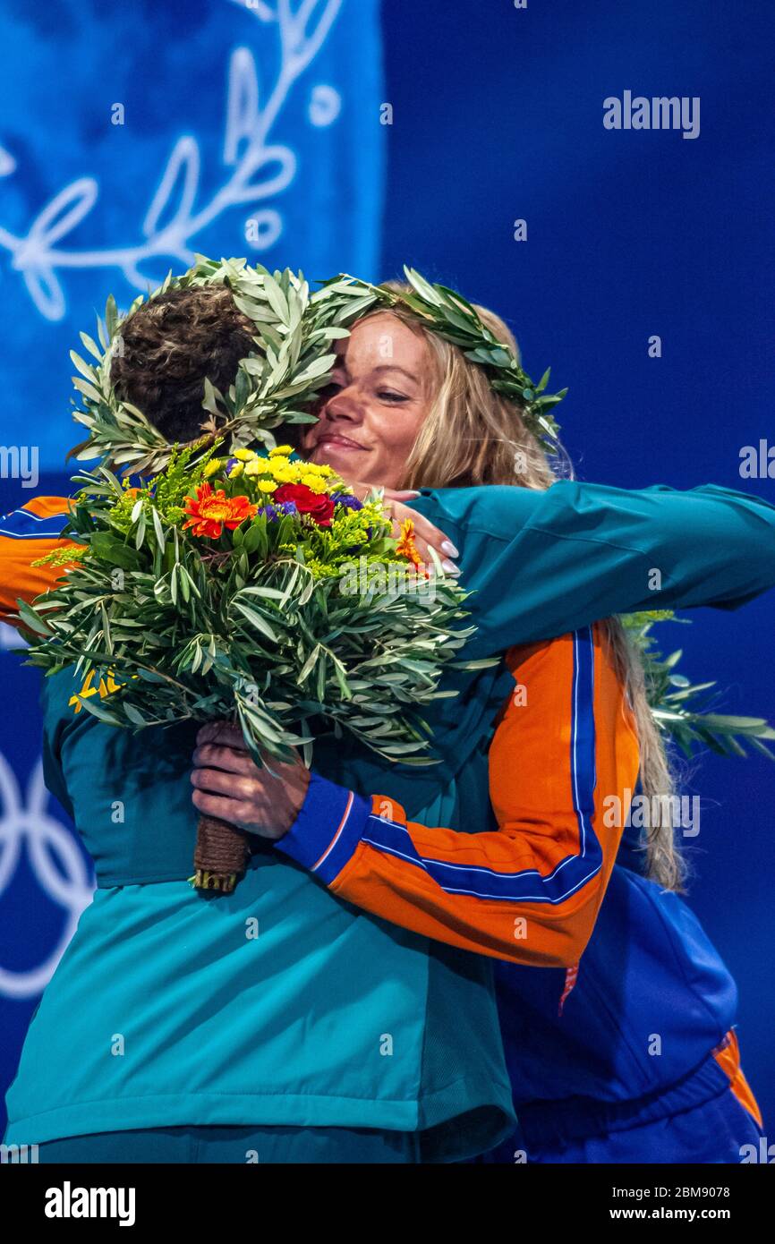 Inge de Bruijn (NED) winner of the bronze medal hugs Petria Thomas (AUS ...