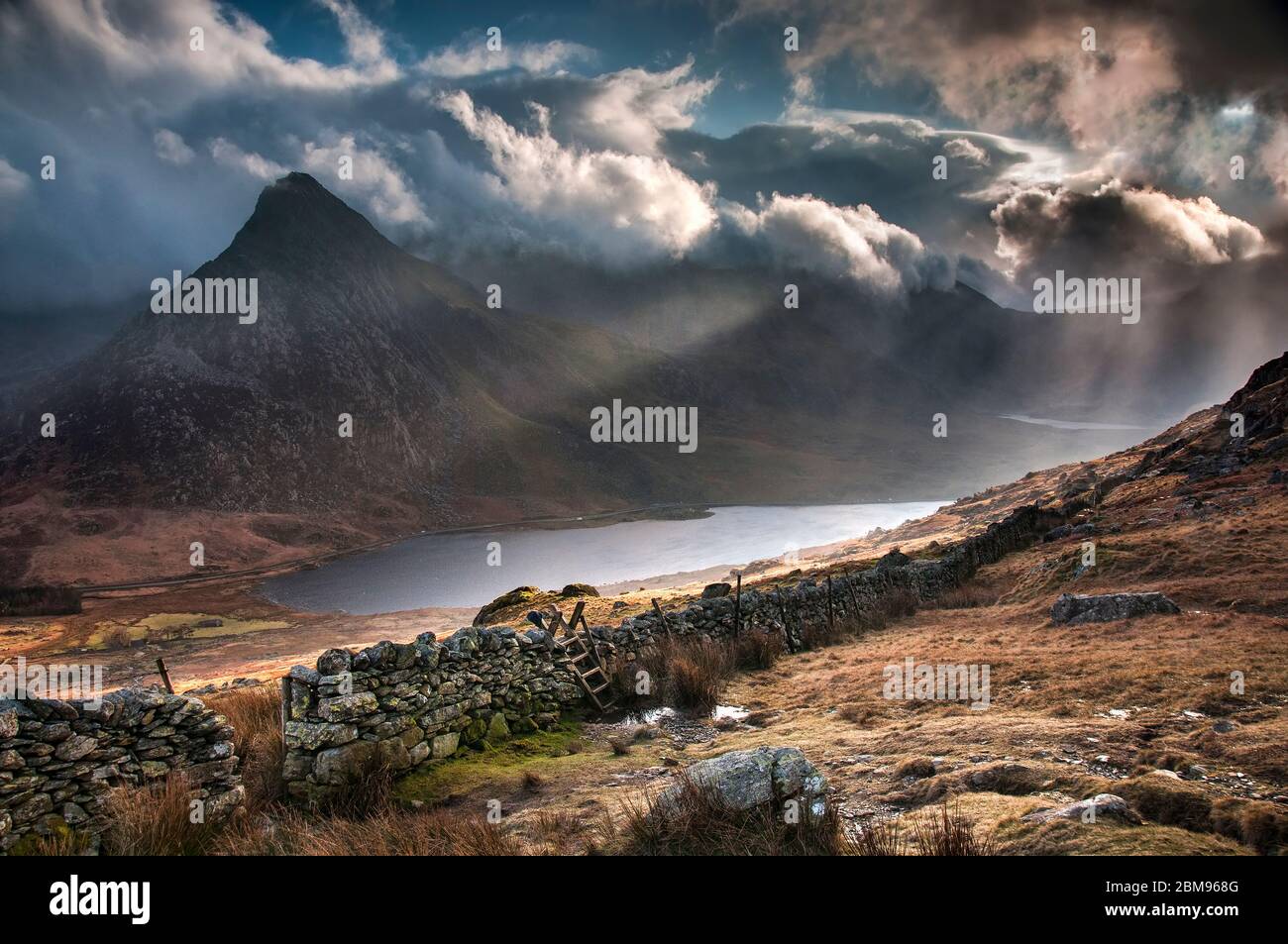 Tryfan mountain snowdonia hi-res stock photography and images - Alamy