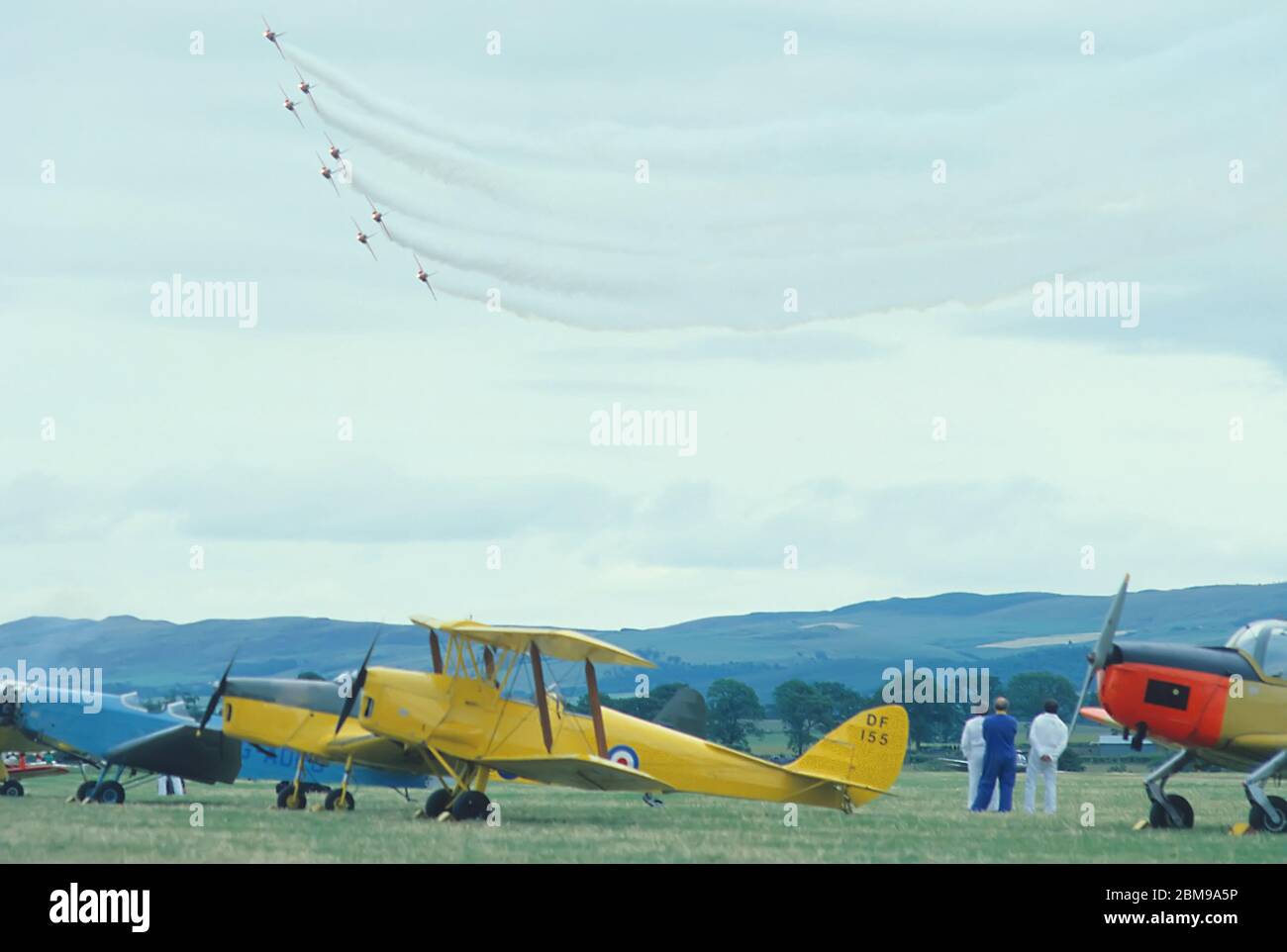 Flying team hi-res stock photography and images - Alamy