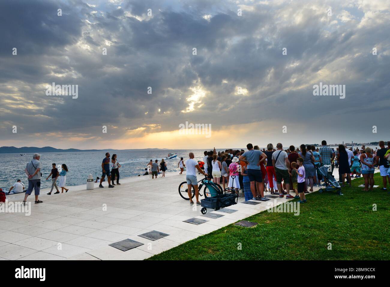 Performers peforming by the sea organ on the Nova Riva promenade in ...