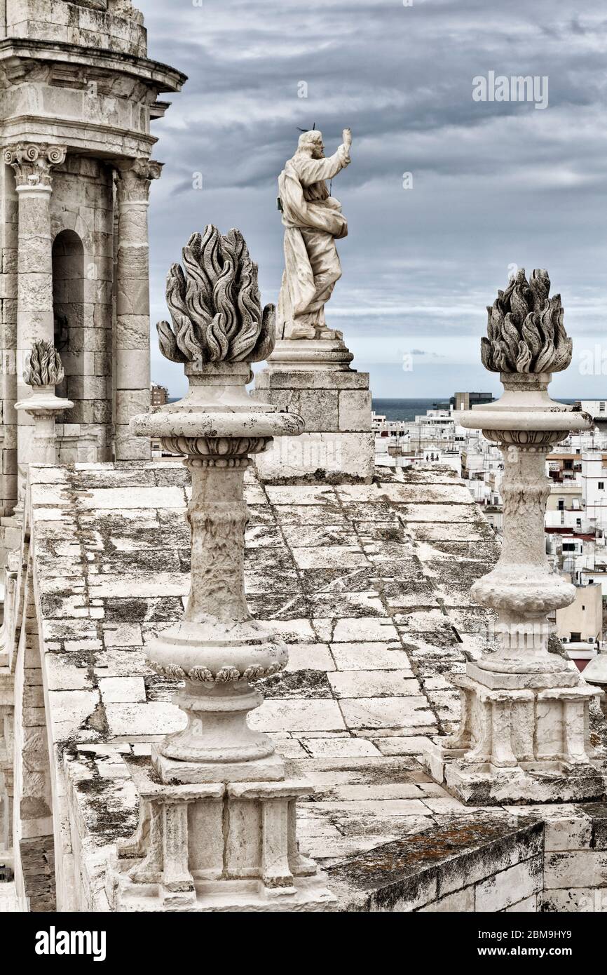 Cadiz old town cathedral hi-res stock photography and images - Alamy