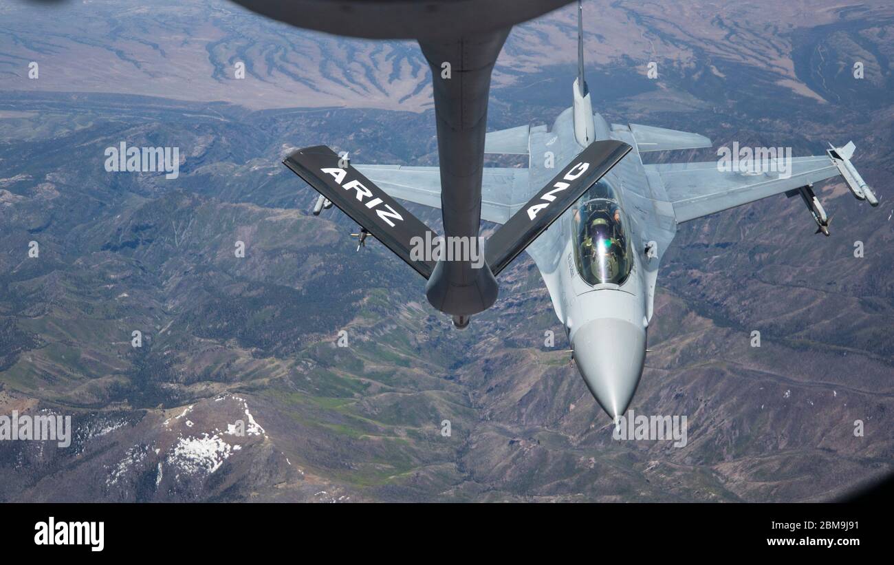 An F-16 Fighting Falcon from the Arizona Air National Guard’s 162nd ...