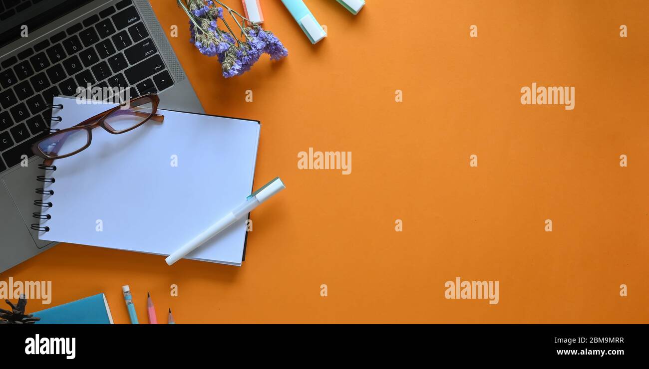 Surrounded by empty pens hi-res stock photography and images - Alamy