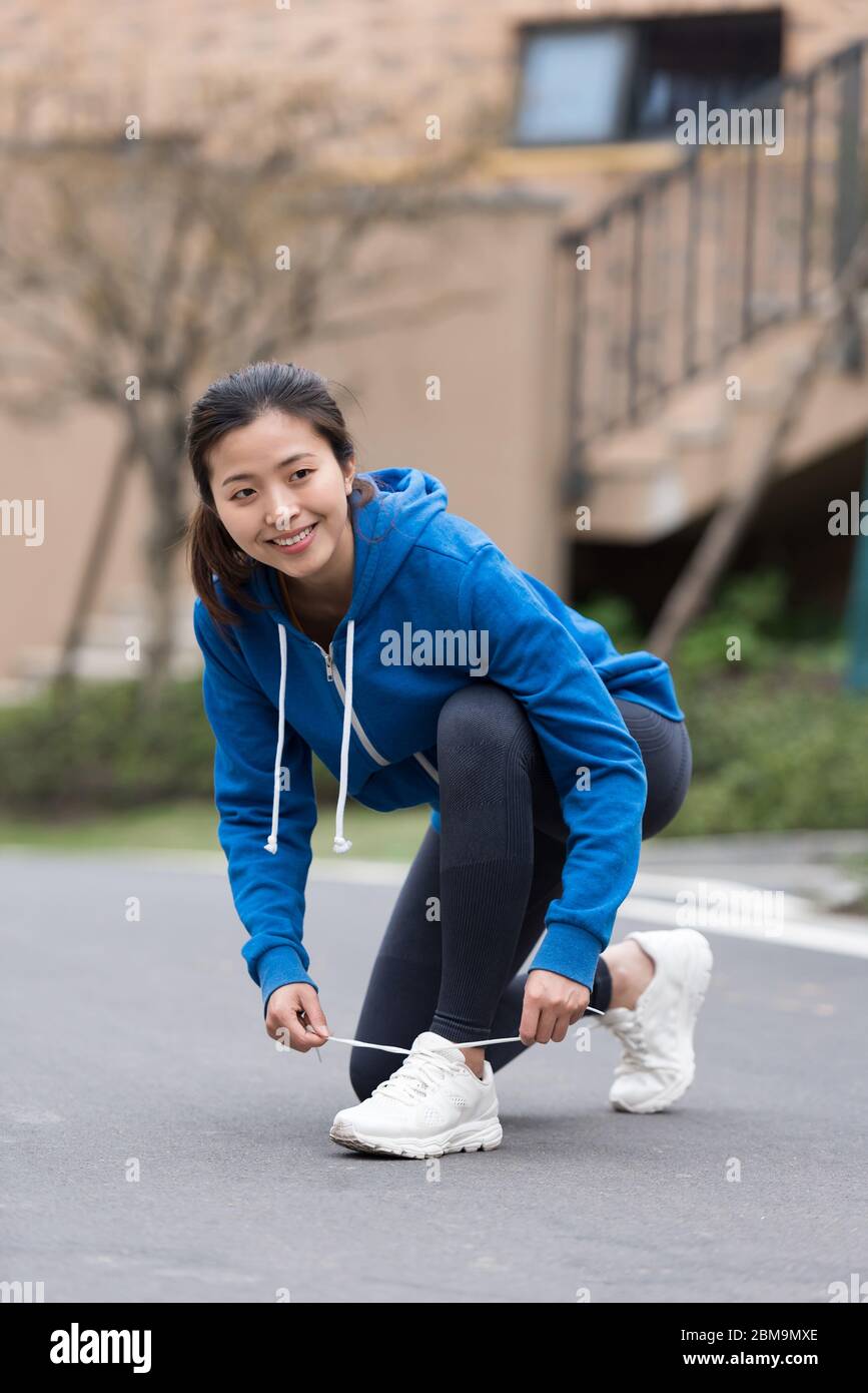 Asian squat workout hi-res stock photography and images - Alamy