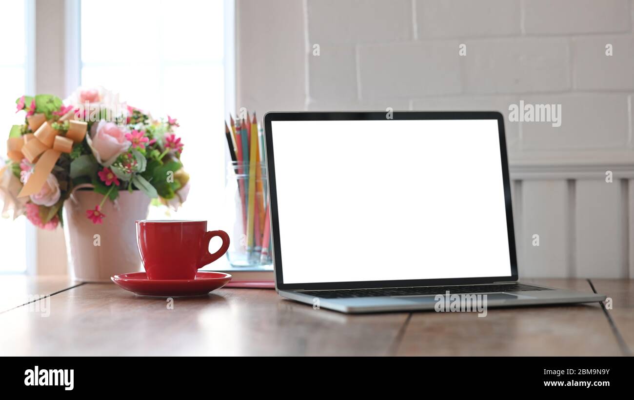 Flowers on desk windows hi-res stock photography and images - Alamy