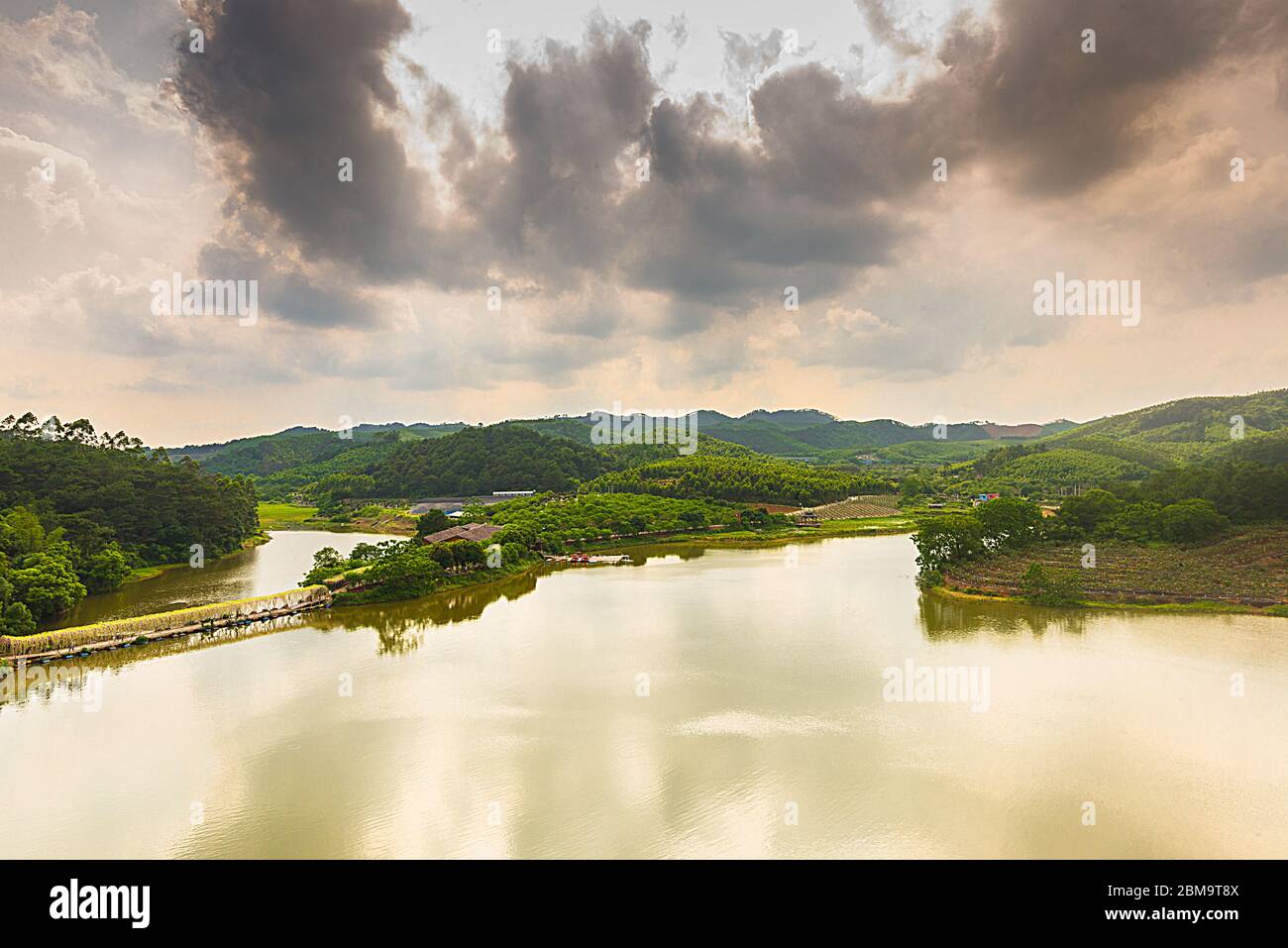 Overhead park lake cloud hi-res stock photography and images - Alamy