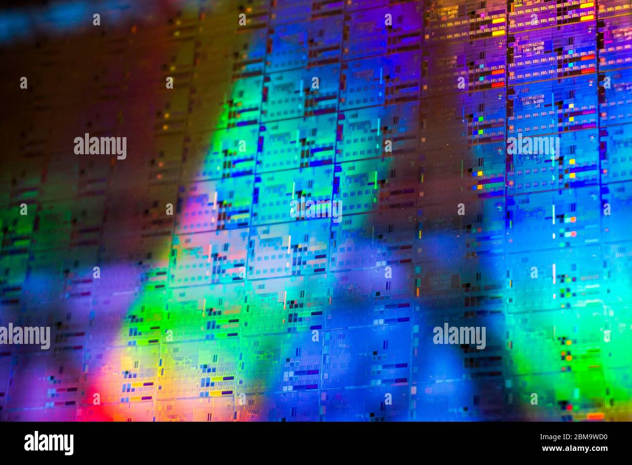 Silicon wafer chip hi-res stock photography and images - Alamy