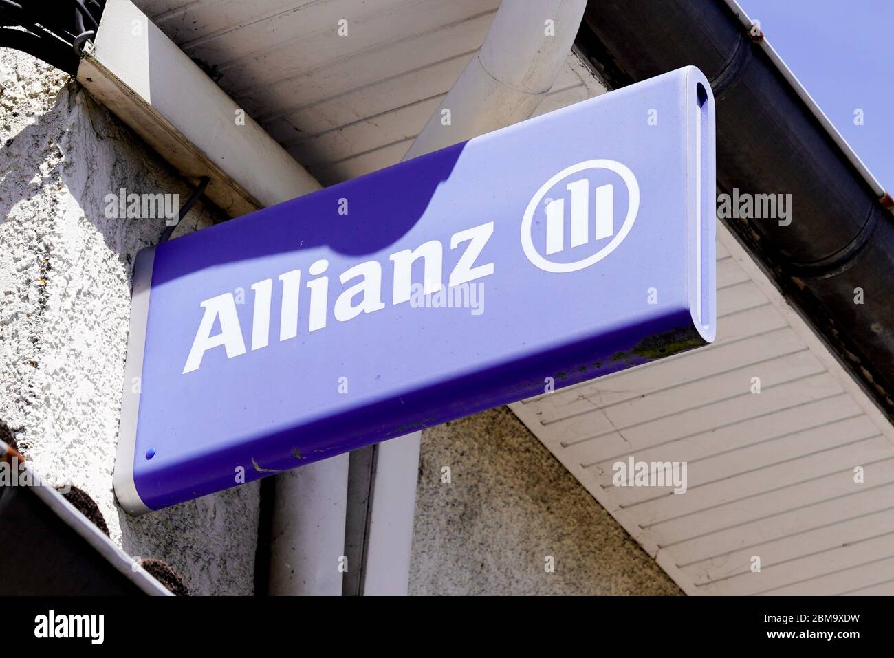 Allianz bank logo hi-res stock photography and images - Alamy