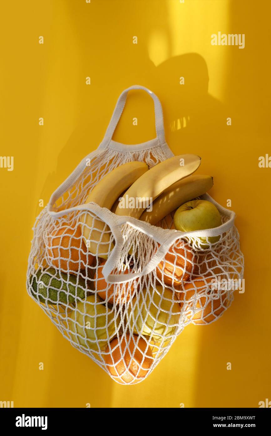 String ins hi-res stock photography and images - Alamy