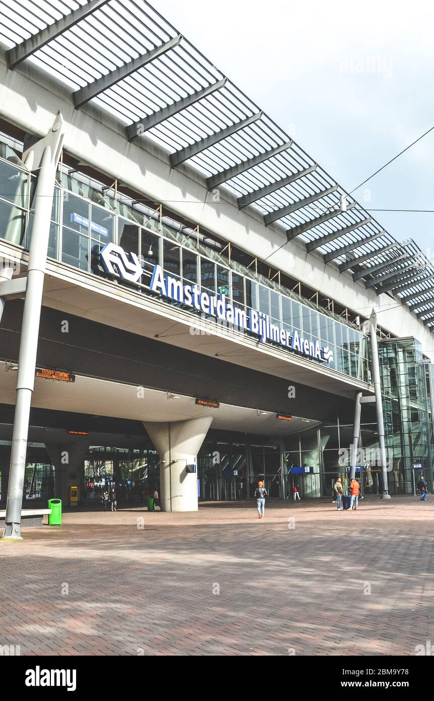 27 metro station hi-res stock photography and images - Alamy