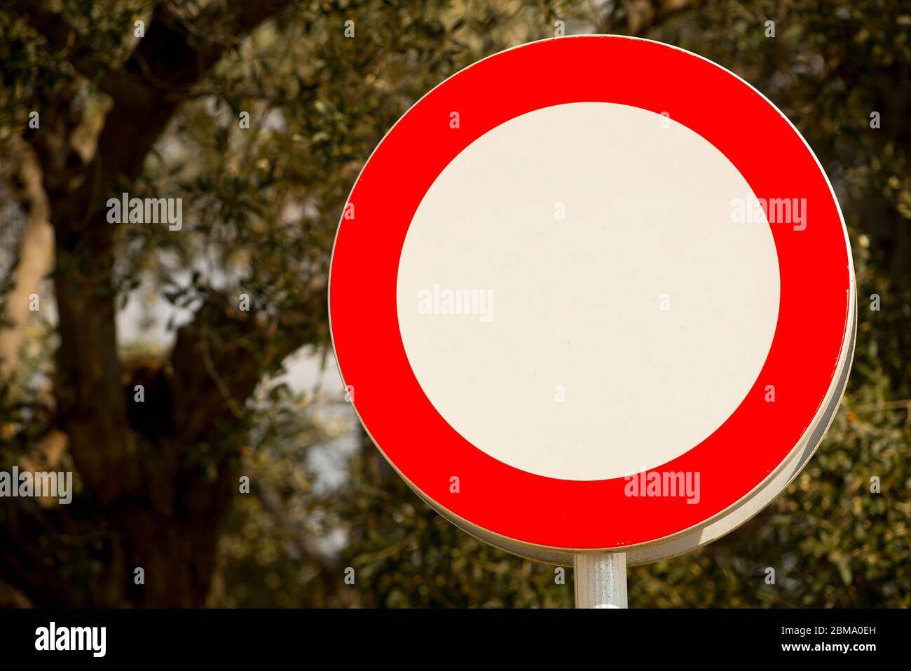 Blank speed limit sign hi-res stock photography and images - Alamy