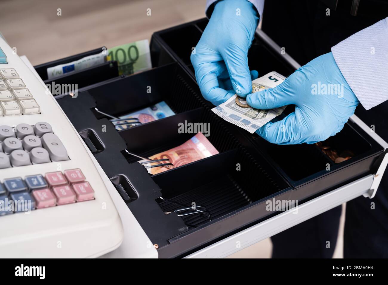 Man cash register hi-res stock photography and images - Alamy