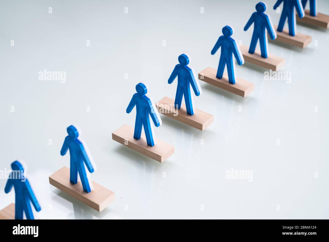 Social distance queue hi-res stock photography and images - Alamy