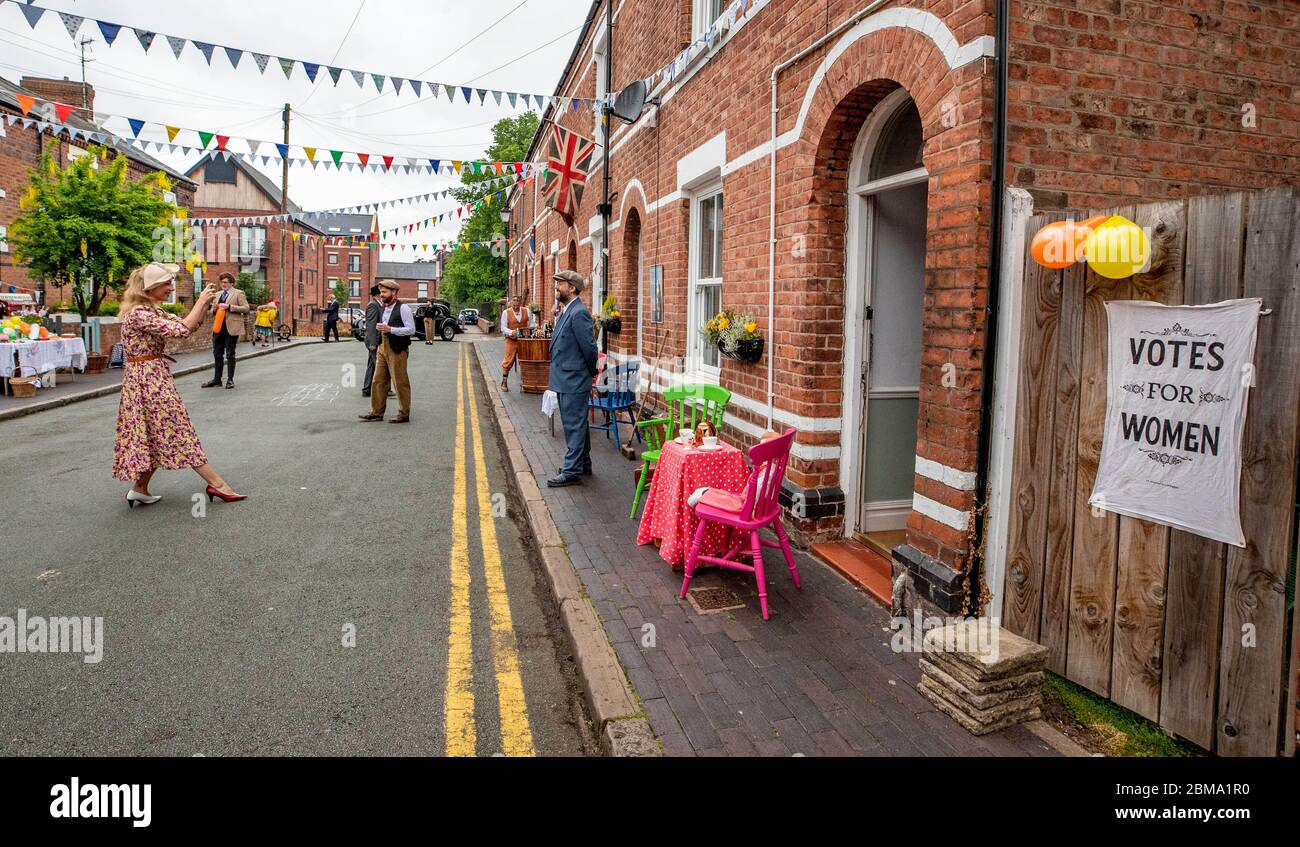 The residents of Cambrian Road in Chester dress up in 1945 clothing and ...