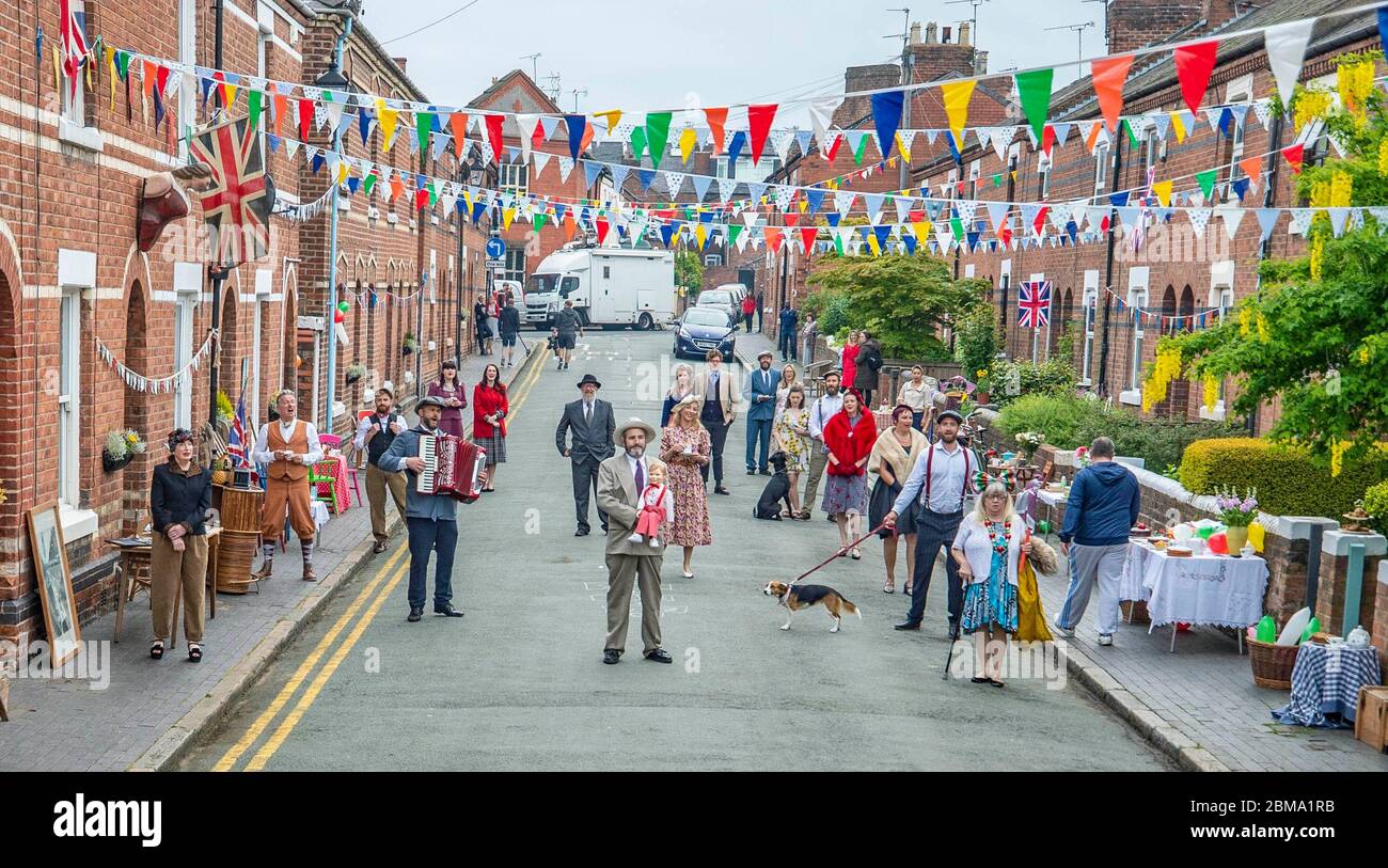 The residents of Cambrian Road in Chester dress up in 1945 clothing and ...