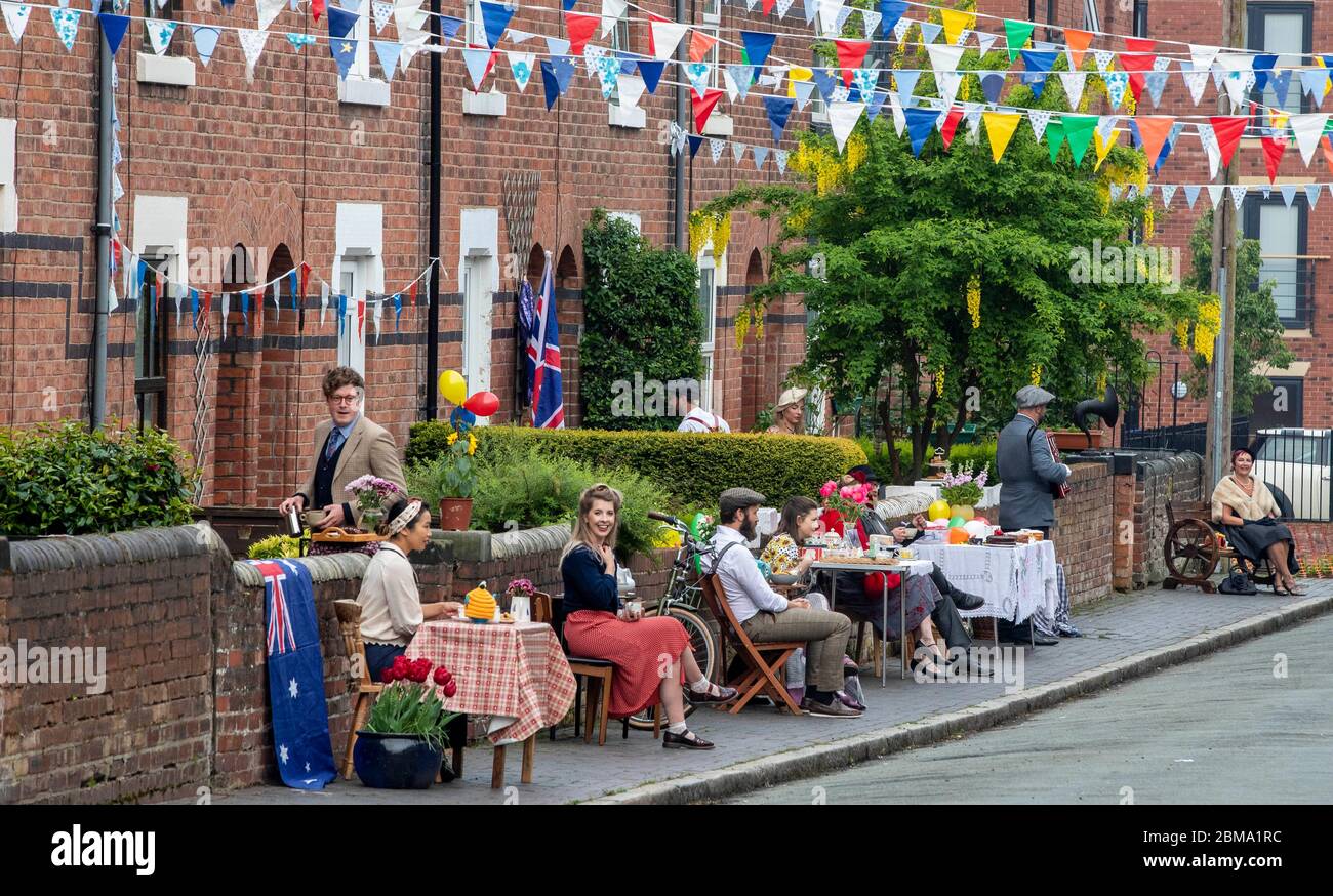 The residents of Cambrian Road in Chester dress up in 1945 clothing and ...