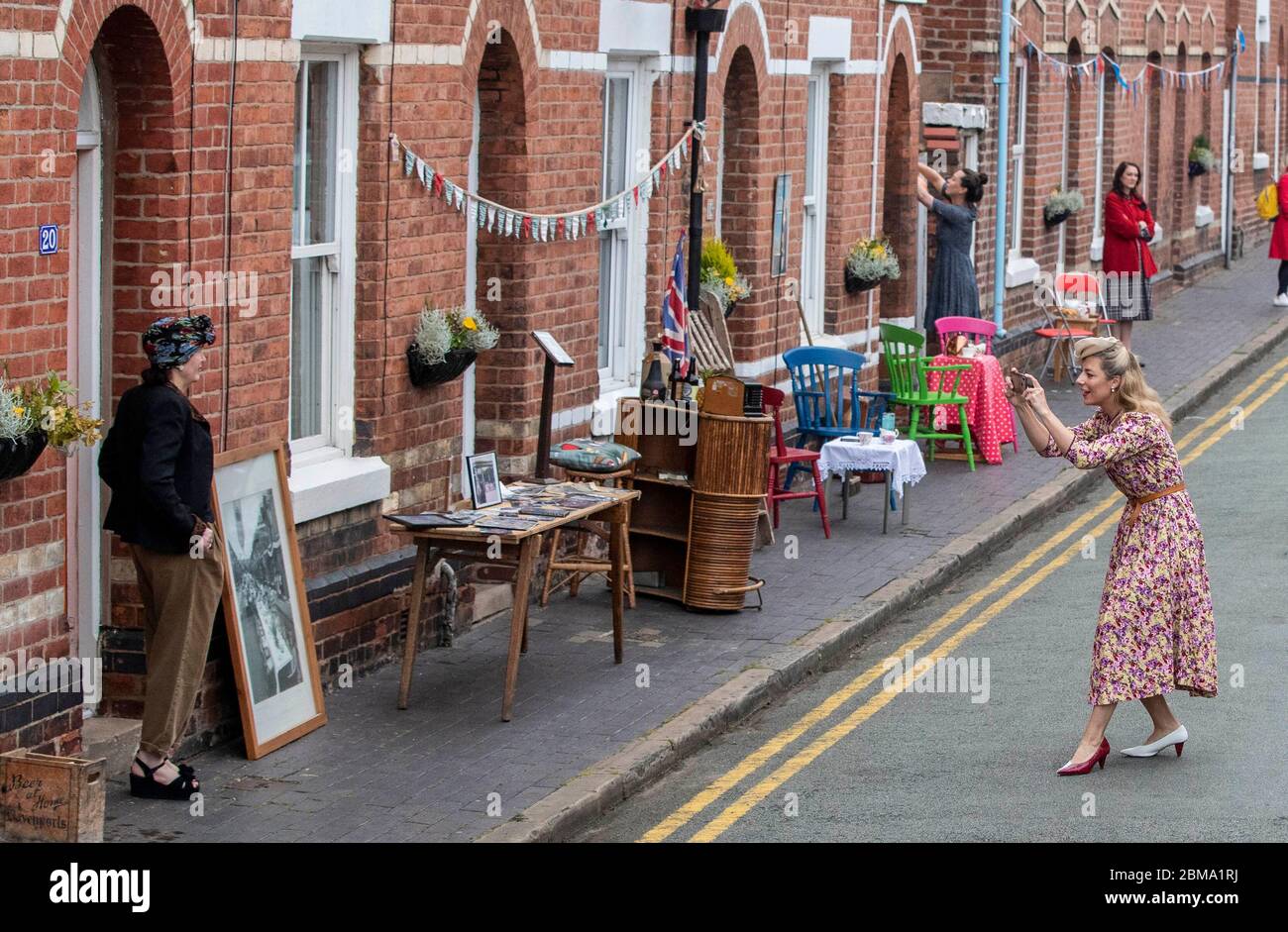 The residents of Cambrian Road in Chester dress up in 1945 clothing and ...