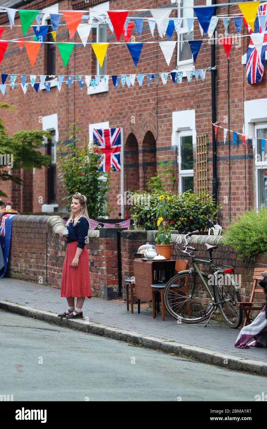 The residents of Cambrian Road in Chester dress up in 1945 clothing and ...