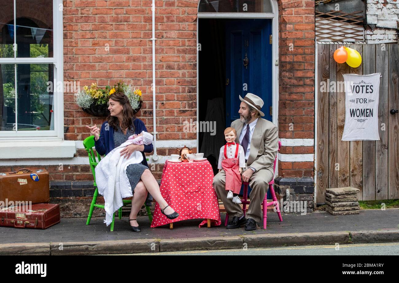 The residents of Cambrian Road in Chester dress up in 1945 clothing and ...