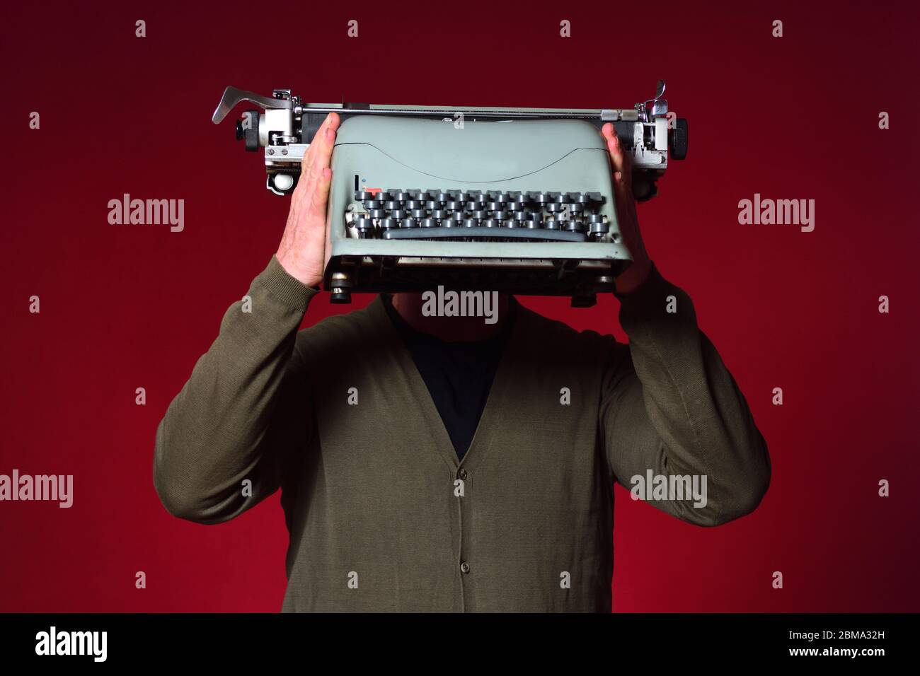 Man at typewriter symbol hi-res stock photography and images - Alamy