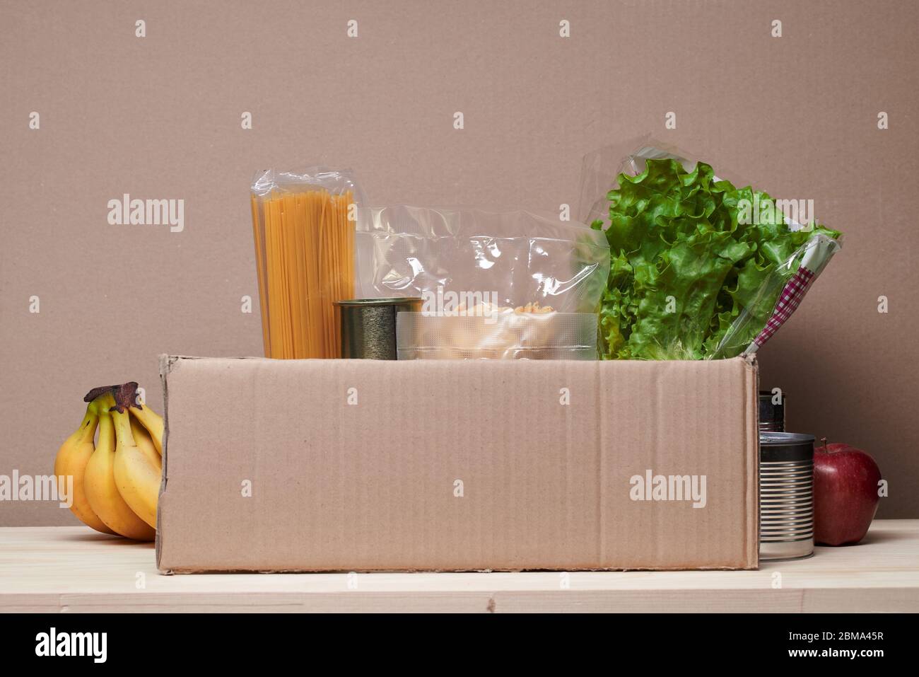Empty food donation box hi-res stock photography and images - Alamy