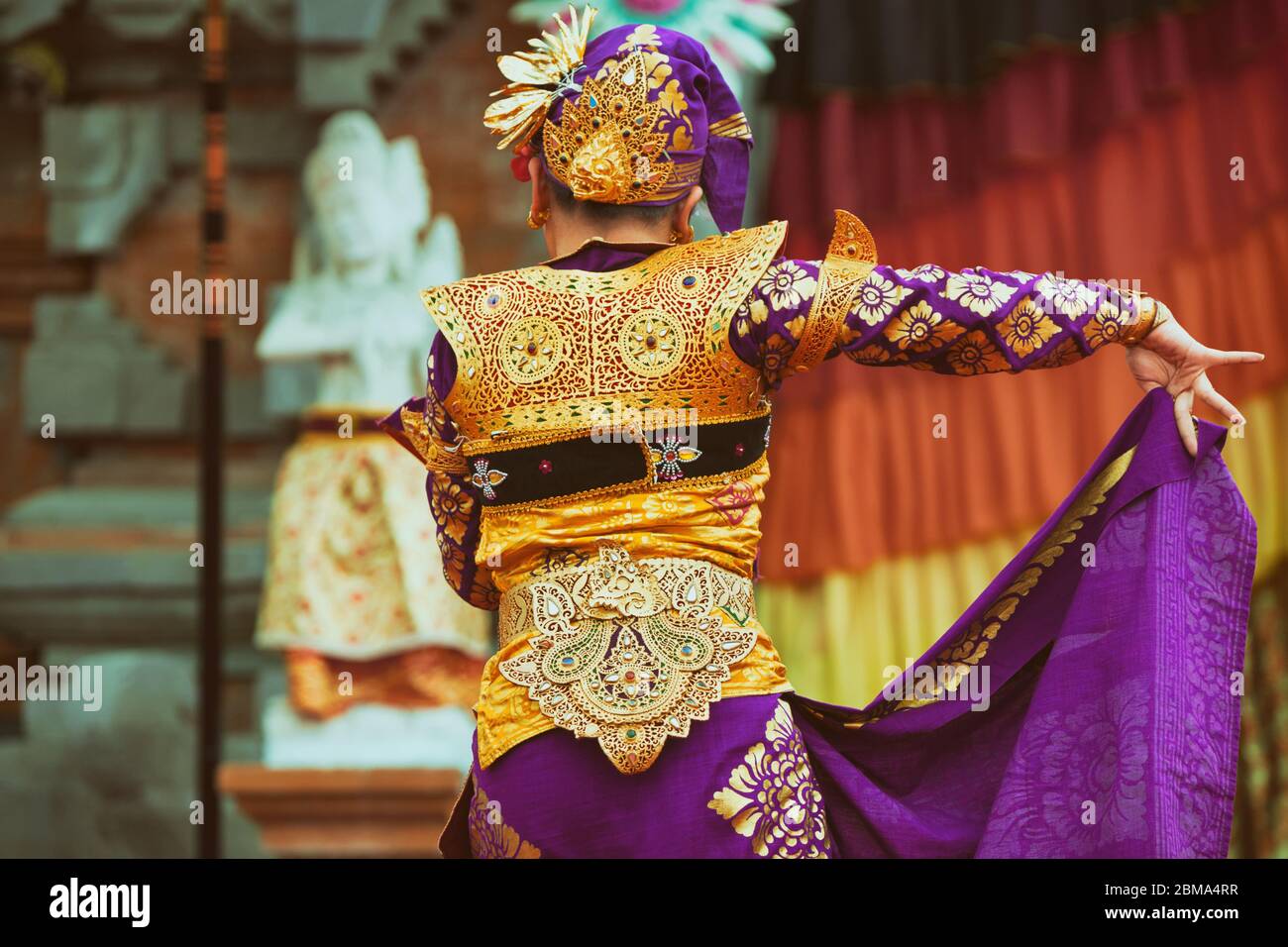 Asian travel background Group of beautiful Balinese dancer women in ...