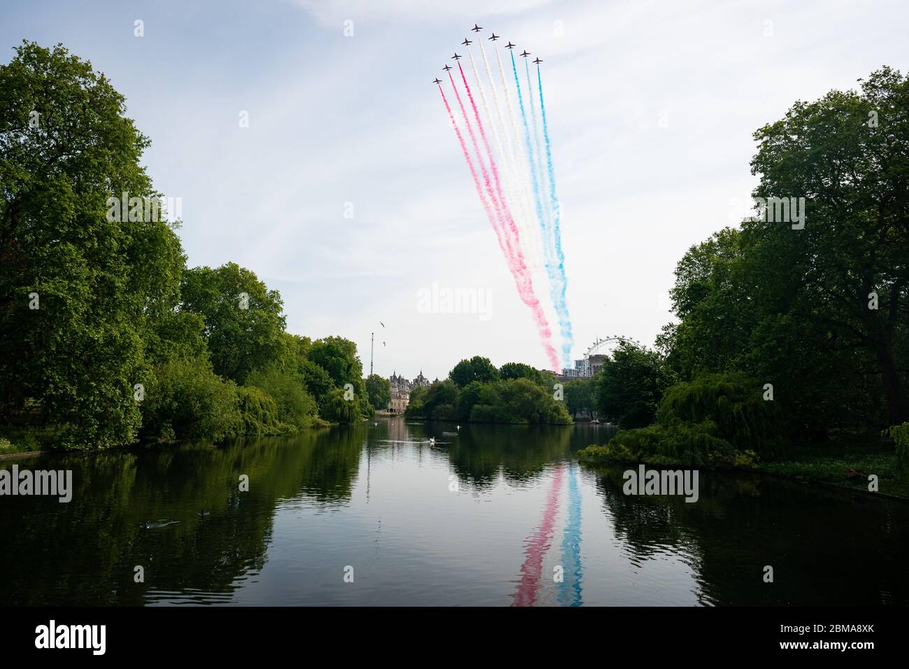 The Royal Air Force Red Arrows pass over The London Eye and St James's ...