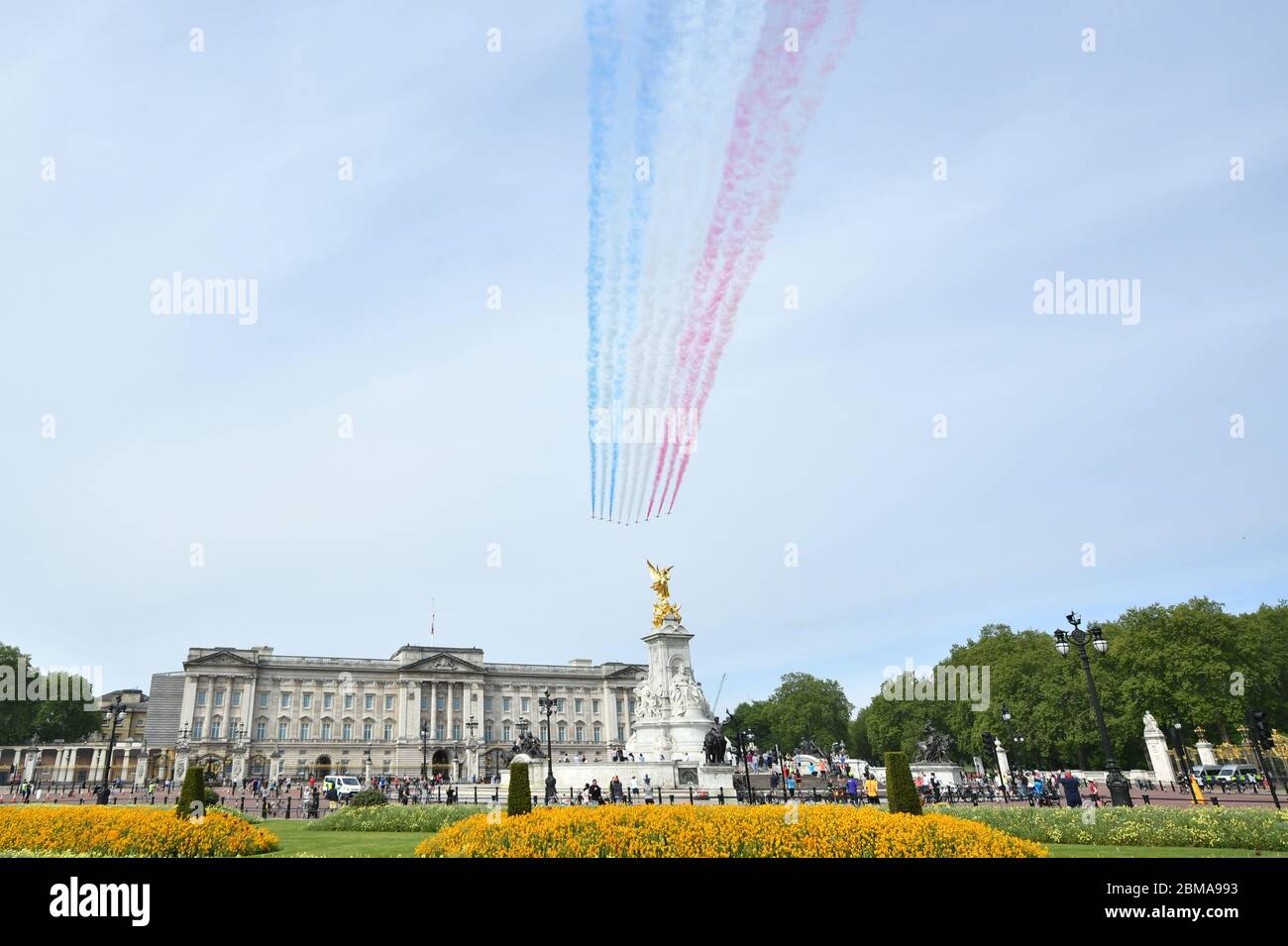 The Royal Air Force Red Arrows pass over Buckingham Palace in London ...