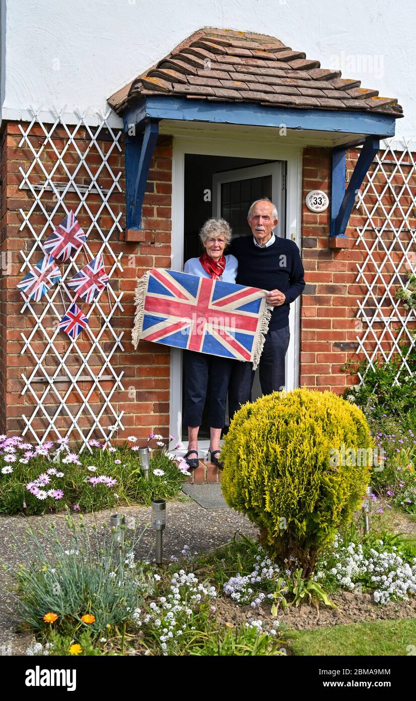 Ww2 couple british hi-res stock photography and images - Alamy