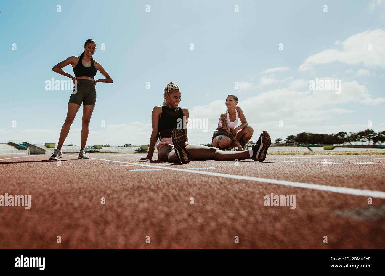Track and field athletes resting hi-res stock photography and images ...