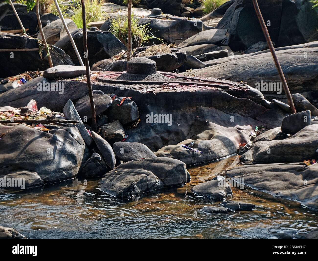 Thousands of shivlingas appearing in Shalmala river bed due to global ...