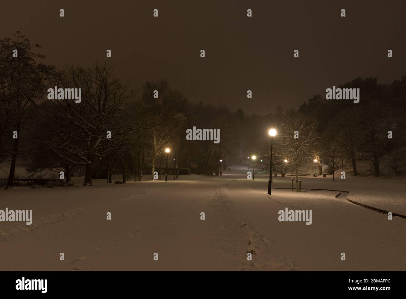 Dim street hi-res stock photography and images - Alamy