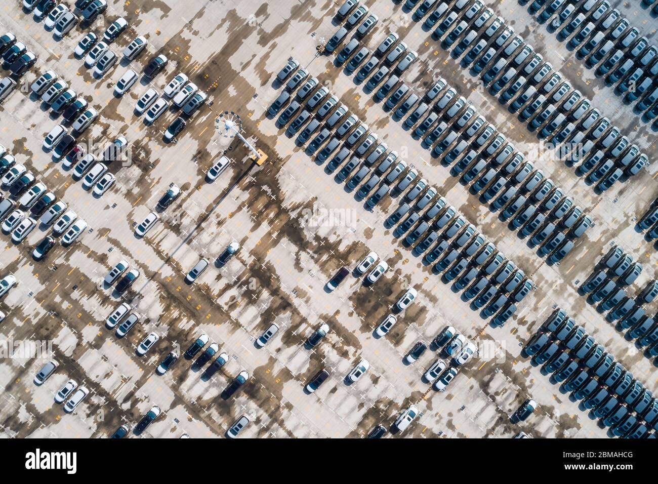 Aerial view of car parking top view Stock Photo - Alamy