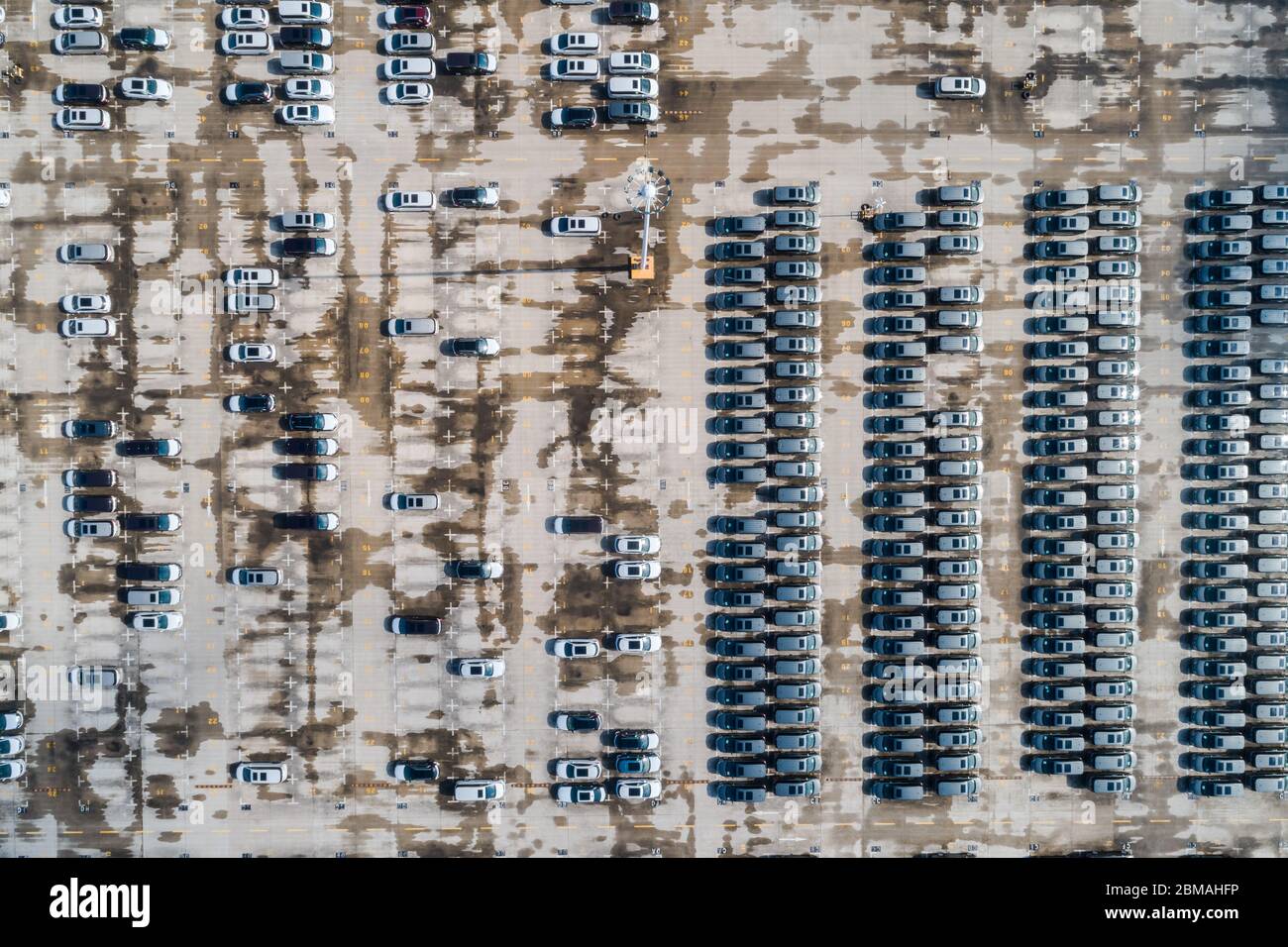 Aerial view of car parking top view Stock Photo - Alamy
