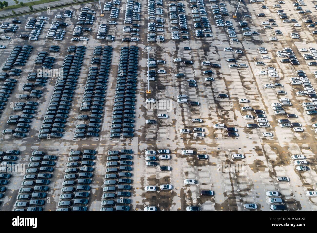 Aerial view of car parking top view Stock Photo - Alamy
