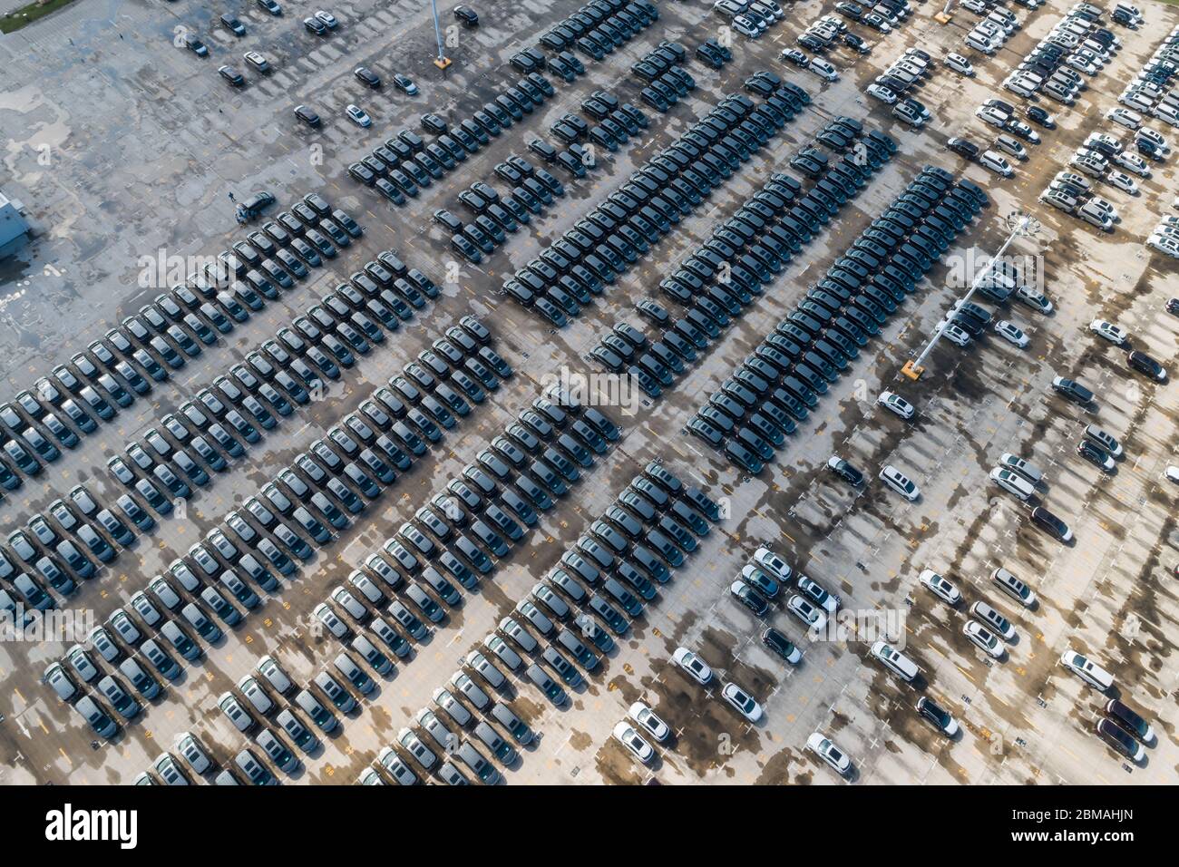 Aerial view of car parking top view Stock Photo - Alamy