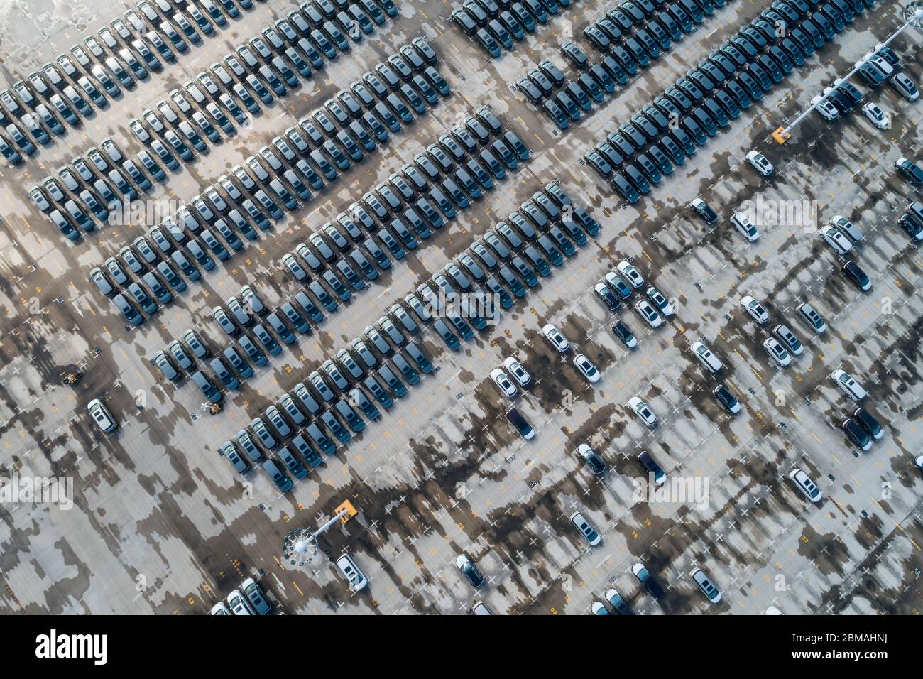 Aerial view of car parking top view Stock Photo - Alamy