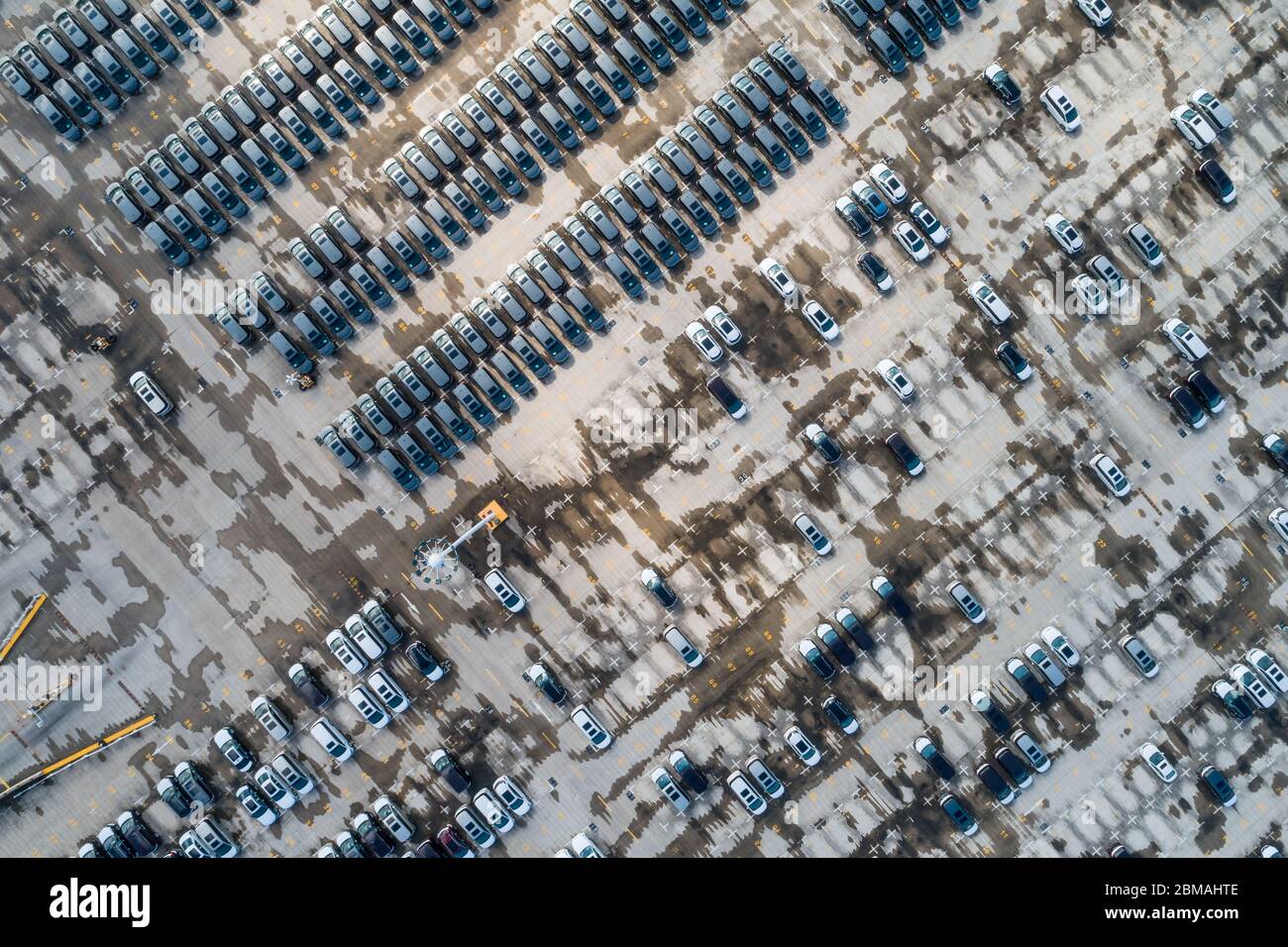 Aerial view of car parking top view Stock Photo - Alamy