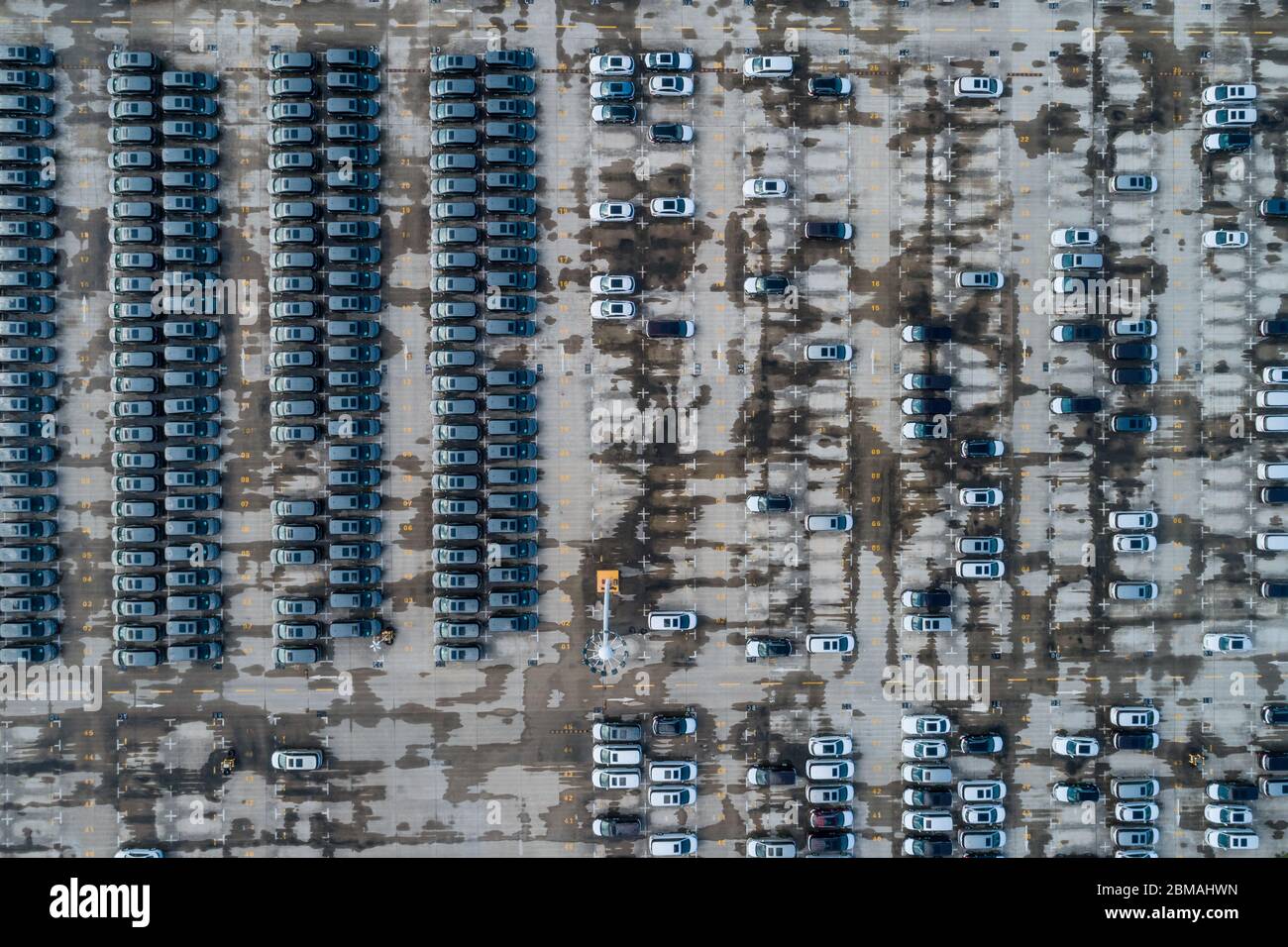 Aerial view of car parking top view Stock Photo - Alamy