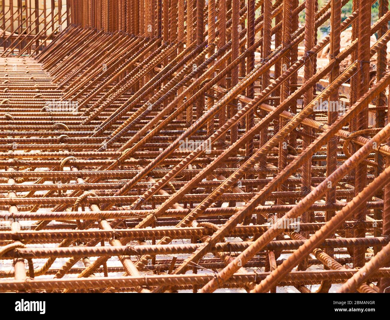 Metal reinforcement frame of a monolithic reinforced concrete retaining ...