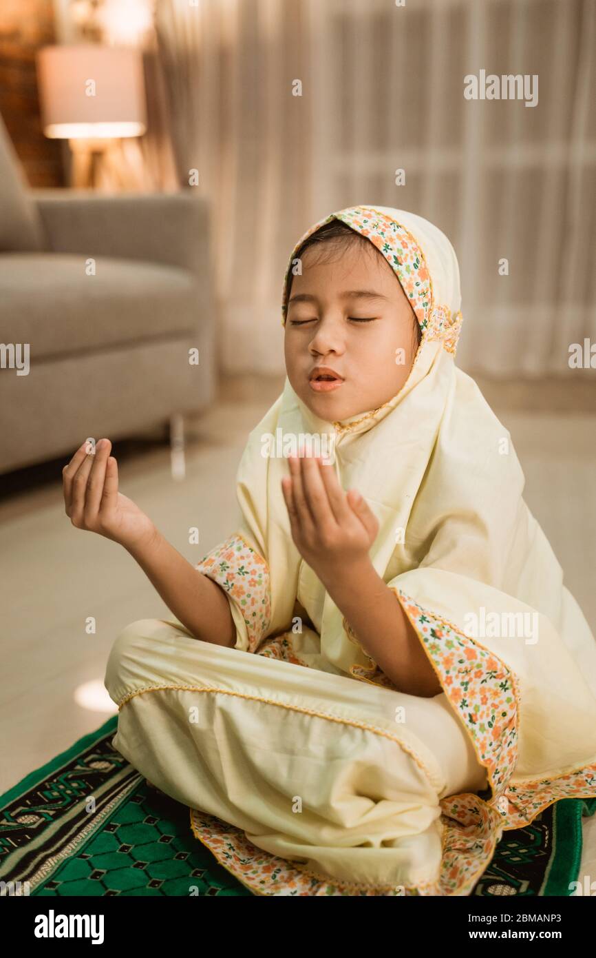 Muslim Girl Child Praying
