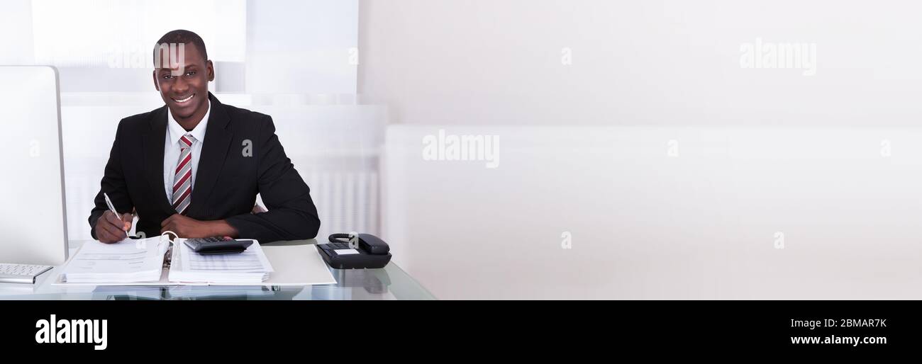 African manager hi-res stock photography and images - Alamy