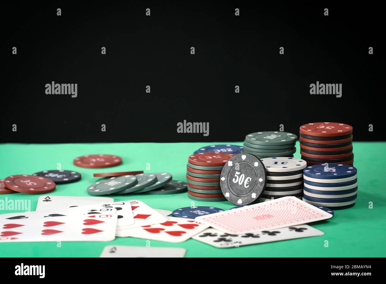 Deck of cards falling hi-res stock photography and images - Alamy