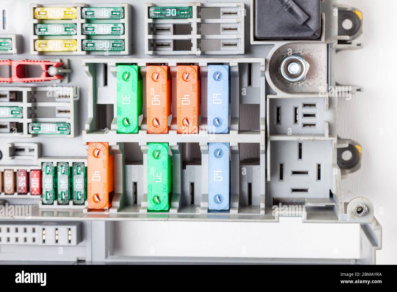 Automotive pin, knife, flat or flag fuses - a protective device opens ...